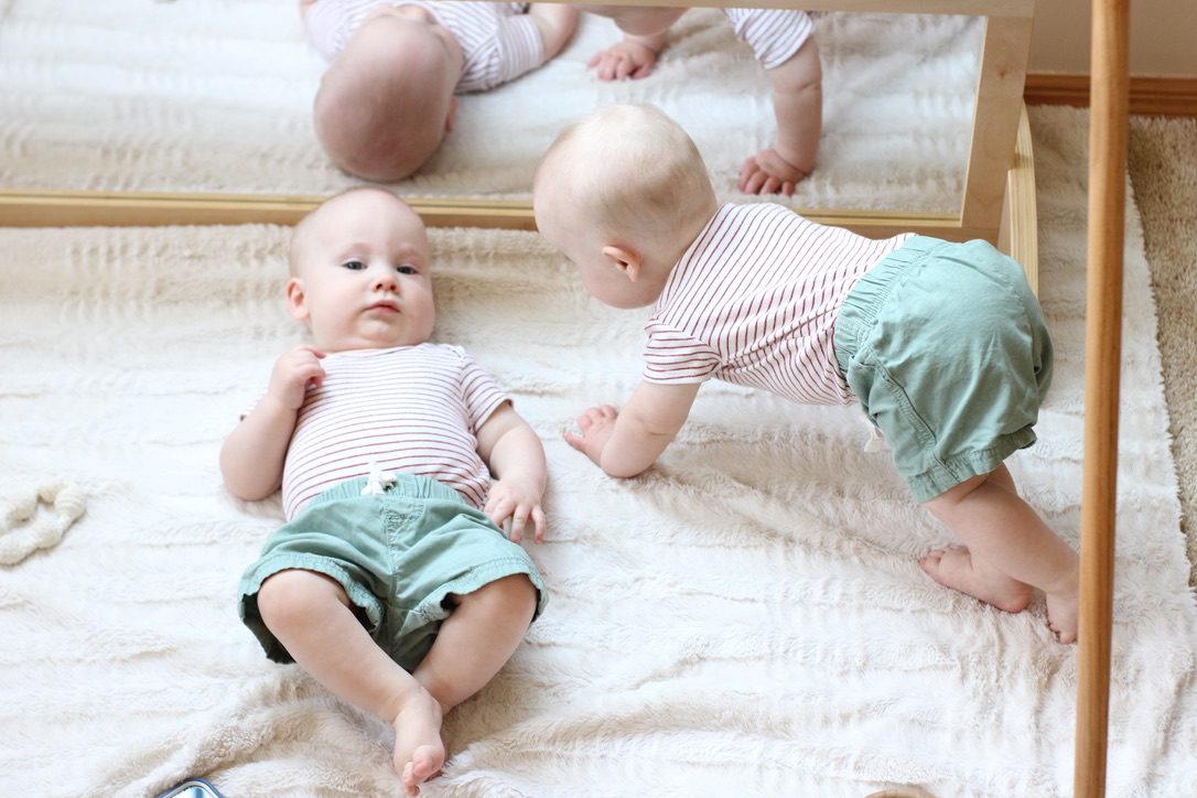 25 Developmental Activities for a 6-month-old Baby - The Montessori ...