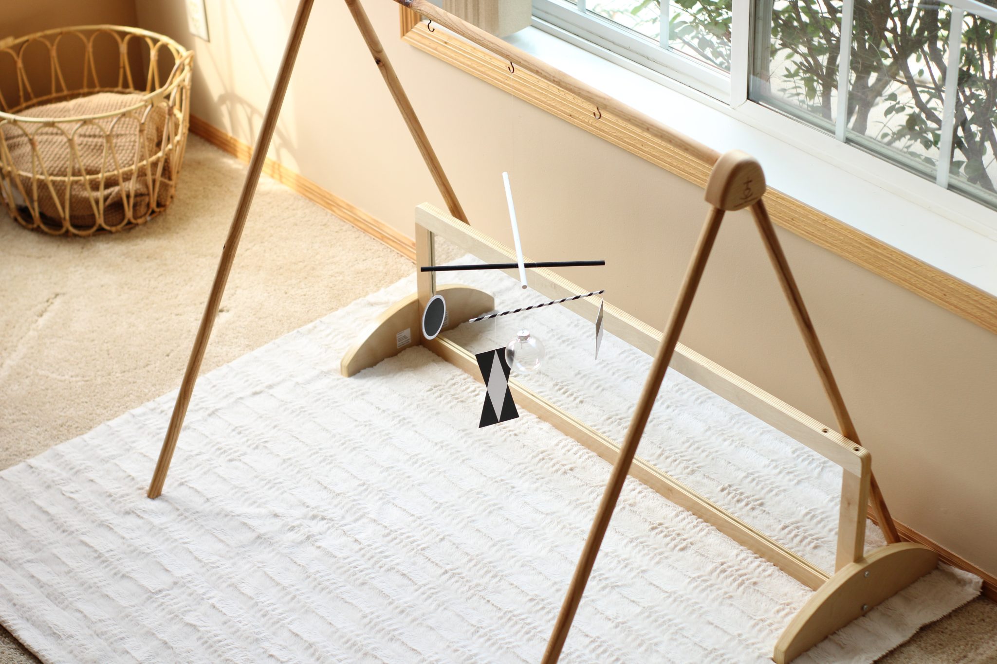 How to Use the Montessori Visual Baby Mobiles - The Montessori Twin Mama