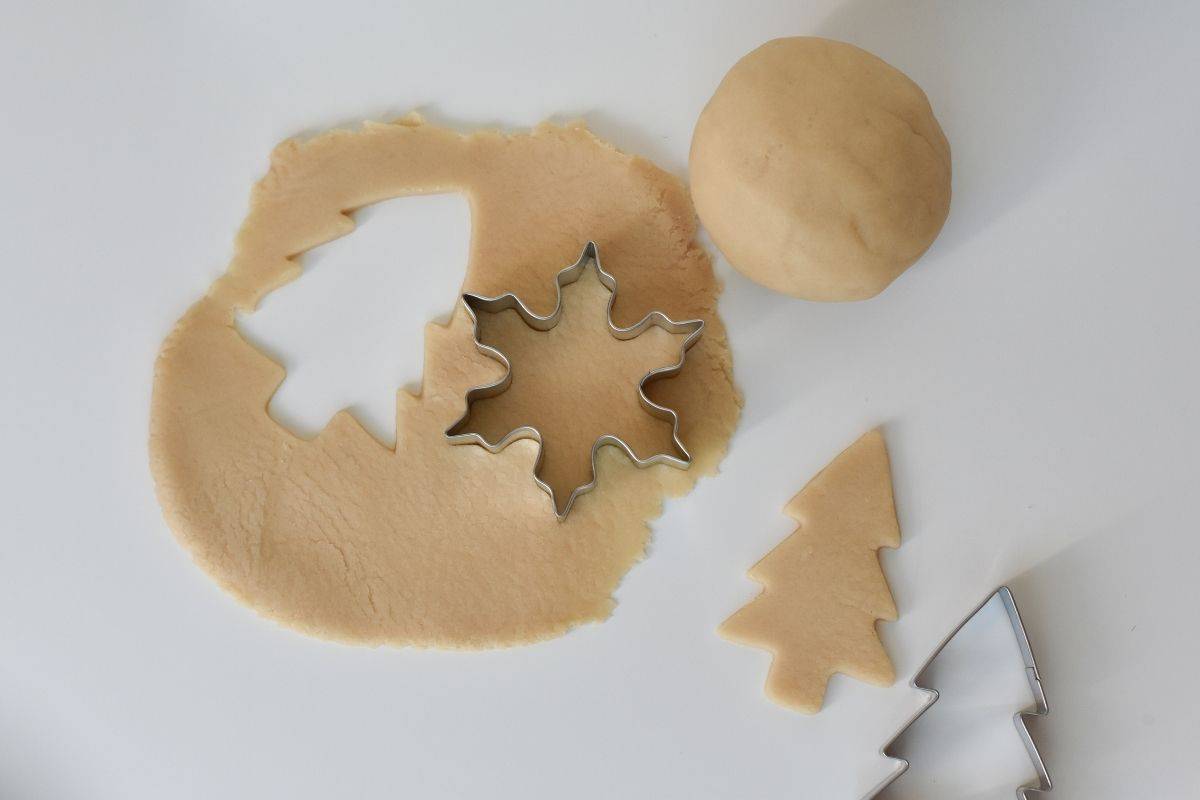 Homemade Christmas-Scented Playdough Recipes Your Kids Will Love - The ...
